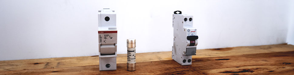 Disjoncteur et (porte) fusible – Allô.Solar